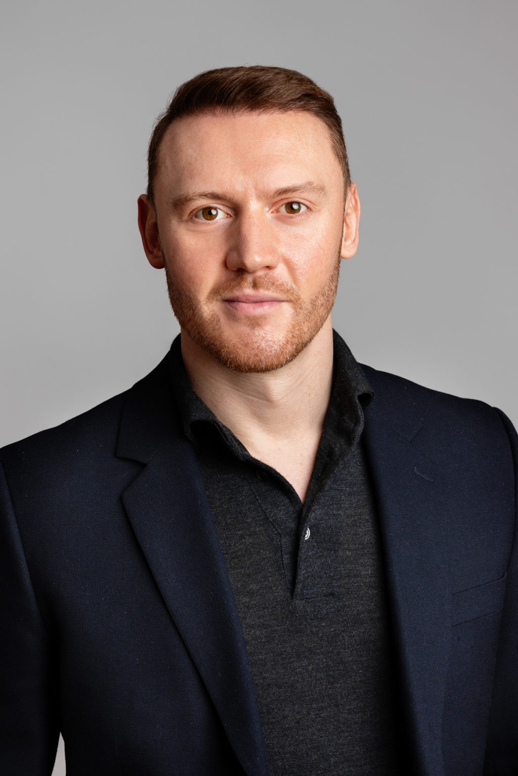 High-end professional business portrait & headshot photoshoot in Zürich