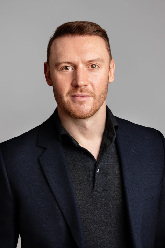 High-end professional business portrait & headshot photoshoot in Zürich